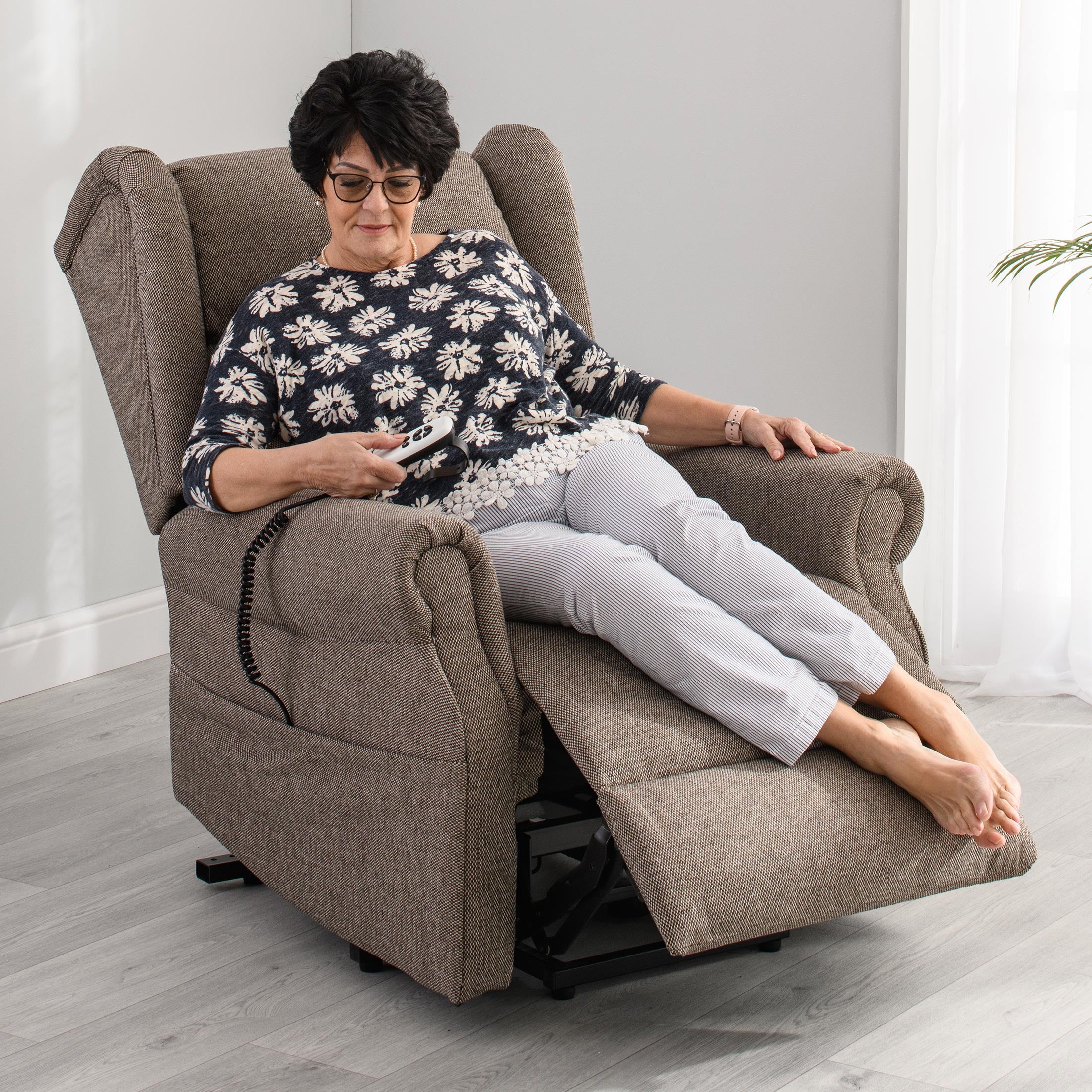 The Thames - Lateral Back Dual Motor Riser Recliner – Glebe Mobility